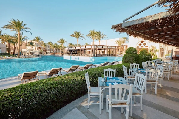 4 Beachfront Rooms With Balcony Views & Outdoor Pools | Near Makadi Water World - Hurghada
