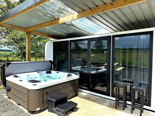 This Dome House Is A 1 Bedroom(s), 1 Bathrooms, Located In Causeway Coast And Glens, Northern Ireland. - Limavady