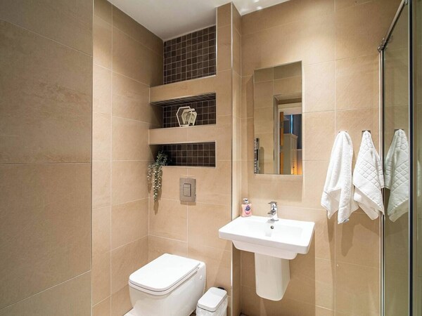 Chic 2-bed Apartment In Kelham Island | Walk To City Centre & Trams - Sheffield, UK