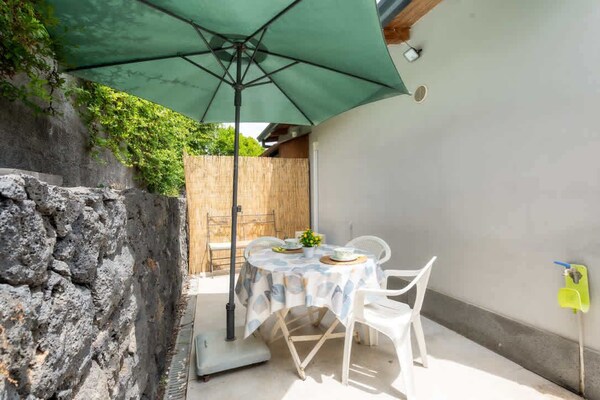 Il Rifugio Felice, Charming Apartment With Private Parking - Aci Castello