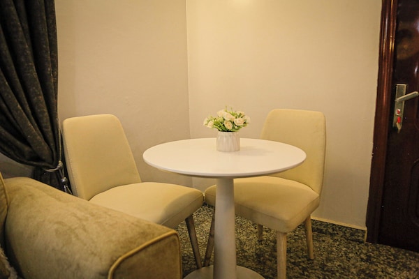Elegant 2-bedroom Bungalow In Prime Abuja Location With Ac And Wifi Included - Abuja