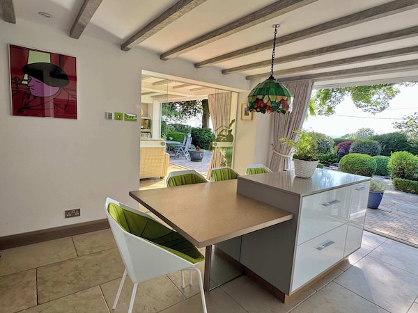 Countryside Cottage With Panoramic Views - Macclesfield, UK
