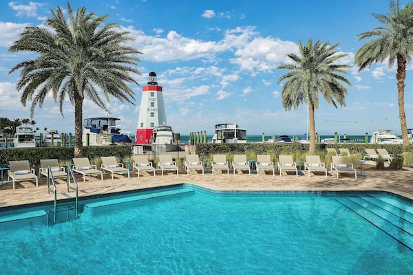 Relax At Room With Historic Lighthouse & Warm Welcome! Outdoor Pool! - Marathon, FL