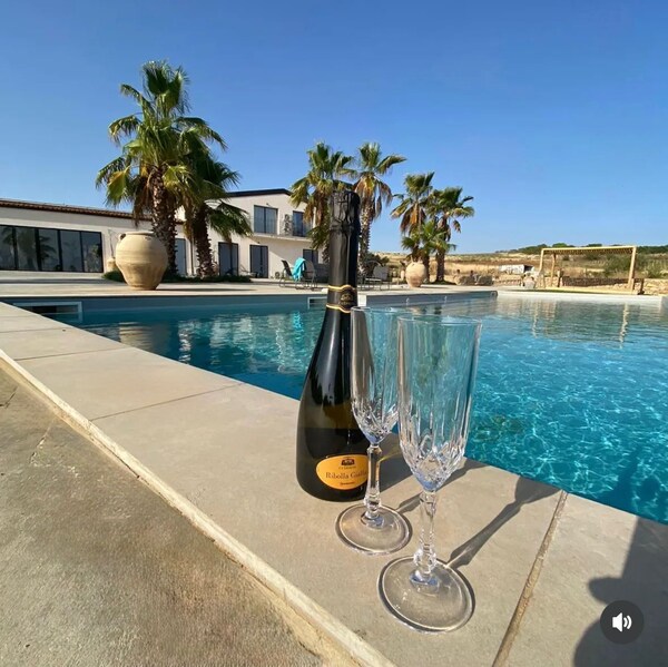 Elegant Villa In Sicily With Luxurious Rooms, Pool And Event Facilities - Caltagirone