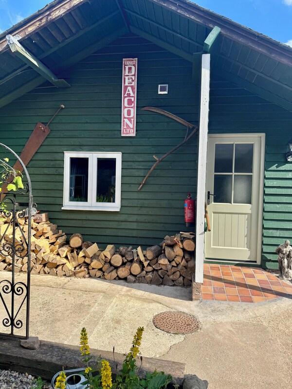 The Robin, Arrowwood Self Catering Barn - Herefordshire
