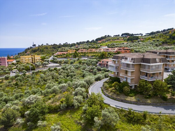 Vittoria's House With Private Covered Parking With Partial Sea View - Imperia