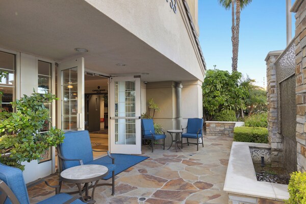 Petfriendly Queen Studio W/ Kitchen, Parking, Gym, Pool  - Near Disneyland! - Placentia