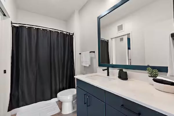 Stylish 1b In Dt Minneapolis, Minutes To Minneapolis Convention Center & Us Bank - Maple Grove, MN