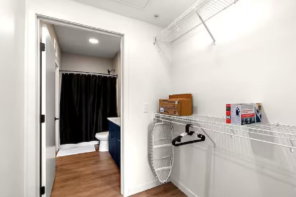 Stylish 1b In Dt Minneapolis, Minutes To Minneapolis Convention Center & Us Bank - Maple Grove, MN