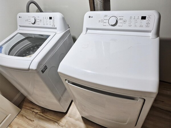 Cozy Private Bachelor Unit King Size Bed. - Moncton