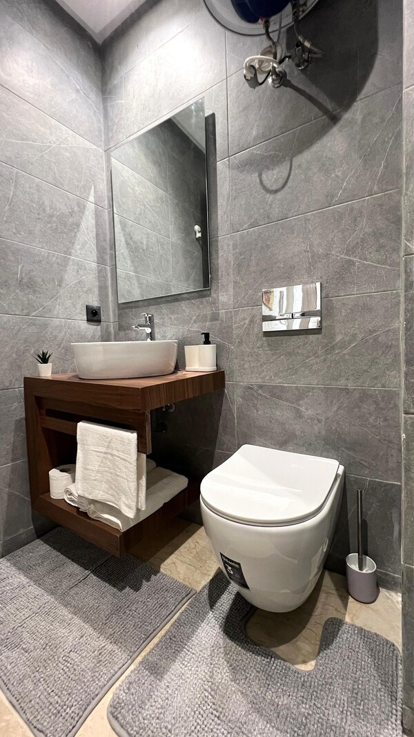 Charming 2-bedroom Apartment With Wifi, Ac In The Heart Of Casablanca - カサブランカ