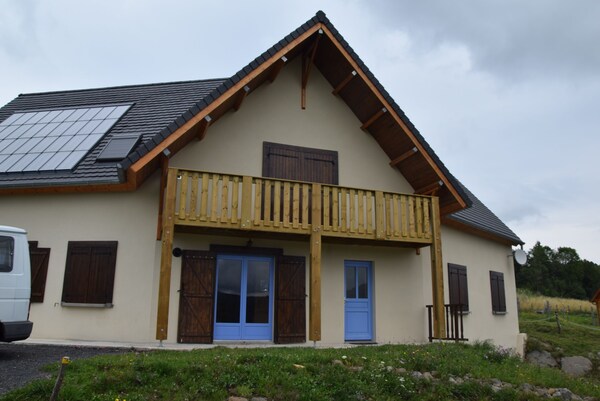 Gite De Groupe Le Buron De Besse - Au Pied Du Massif Du Sancy - Besse en Chandesse