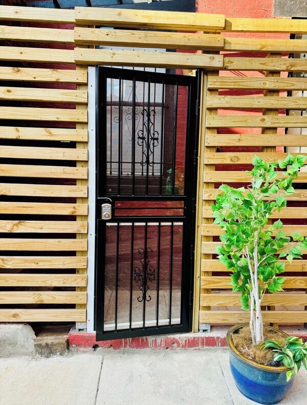 2-bedroom Apartment In Cincinnati Over The Heart Of Otr - Cincinnati Zoo & Botanical Garden, Cincinnati