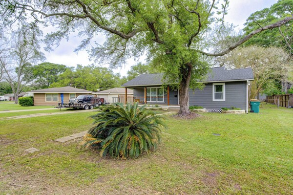 Coastal Getaway In La Marque! - League City, TX