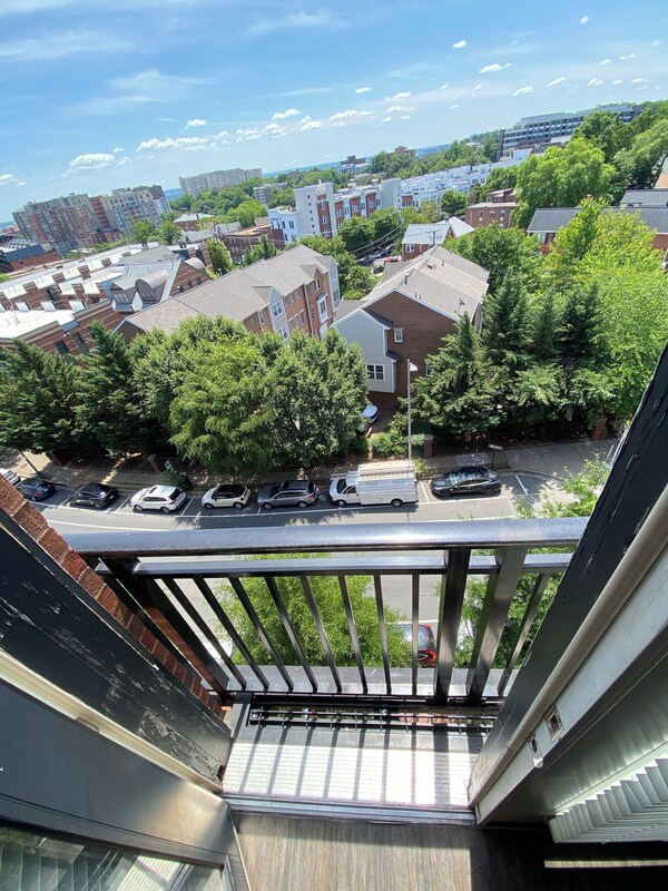 Discounted New Listing In Arlington, Va Near Metro 1- Free Parking Included - Alexandria, VA