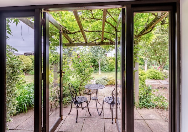 Criol Oast - Four Bedroom House, Sleeps 8 - Tenterden