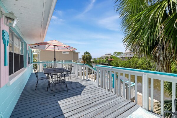 Seaside Cottage- Coastal Retreat - Cedar Key, FL