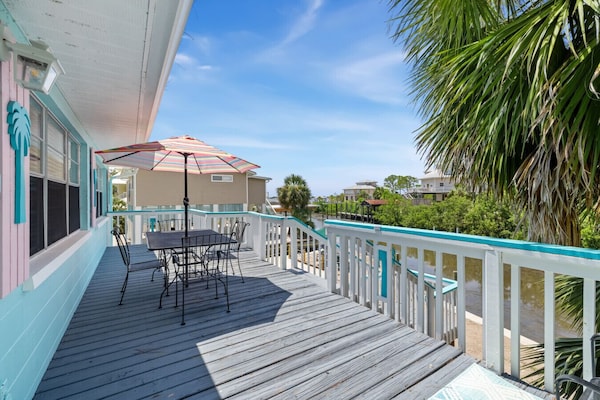 Seaside Cottage- Coastal Retreat - Cedar Key, FL