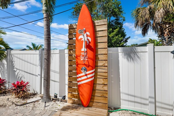 Charming 1-bedroom Apartment In Enchanting Madeira Beach With Wifi, Ac - Madeira Beach, FL