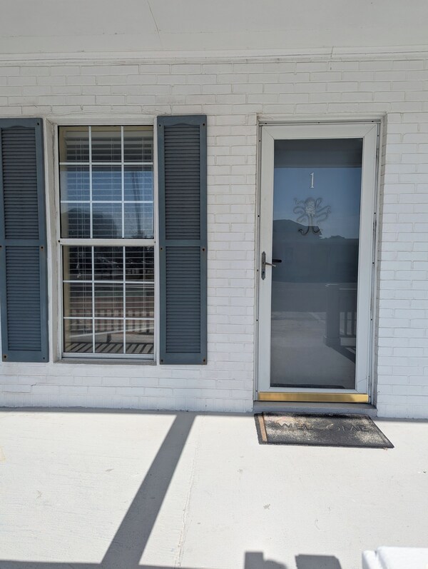 One Br Beach Condo With Pool! - Atlantic Beach, NC