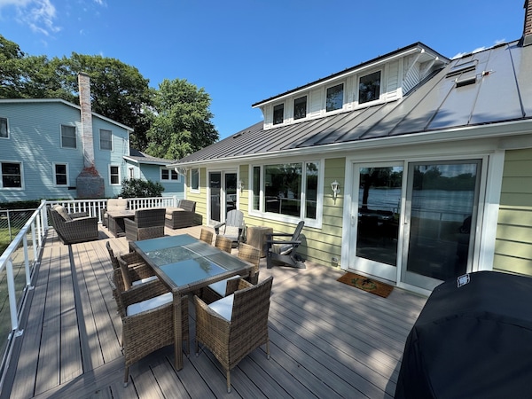 Riverfront Oasis With Fun + Relaxation For All, Mchenry - McHenry, IL