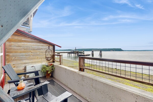 Waterfront Condo With Stunning Ocean & Mountain Views  Steps From The Shore - Mukilteo, WA