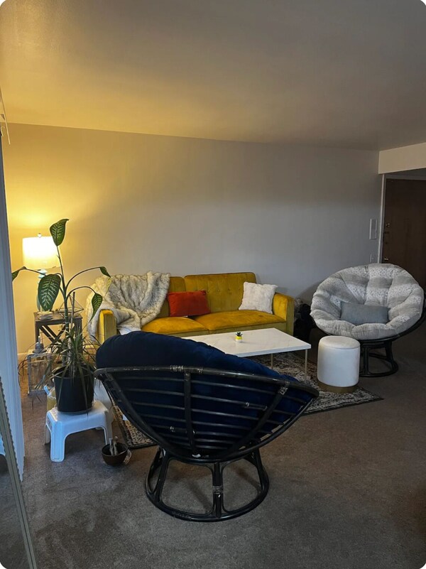 Charming 1-bedroom Apartment In Warren - Warren, MI