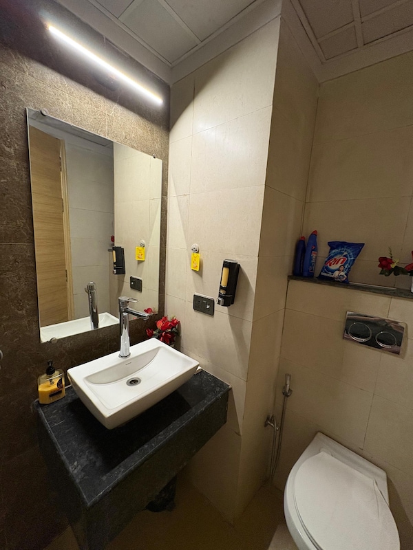 Eye Catching 1-bedroom Apartment With Wifi, Ac In Serene Noida - Noida