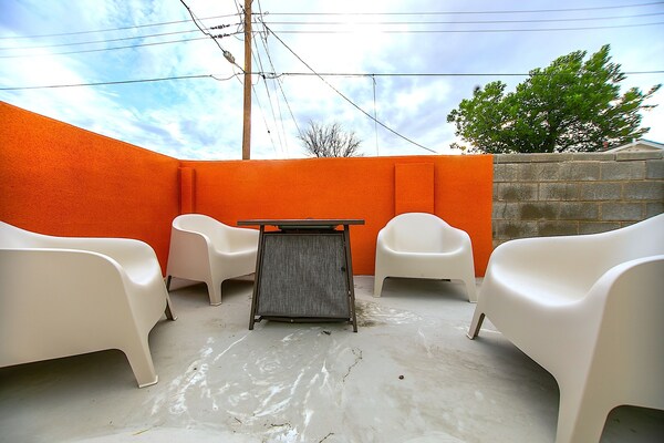 3 Bed 2 Bath House With 2 King Beds, Fire Pit, Gazebo & Pool Table! - Roswell, NM