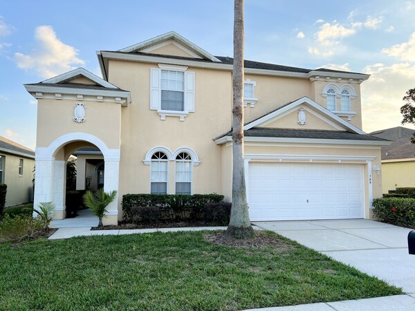 Gated Community. Luxury Home 5 Bedrooms/pool/spa/games Room & Den. - Davenport, FL