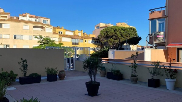 Attractive T2 Bis Through Ideally Located - Marseillan