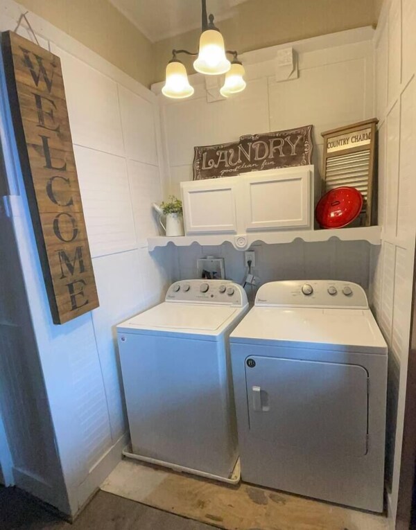 Charming Loft With Art Gallery, Steps From Temple - Nauvoo, IL