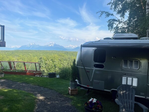 Airstream Bambi Camper In Lovely Neighborhood Overlooking The Chugiak Mountains - Alaska