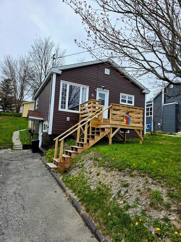 Charming 2-bedroom Bungalow In Awesome Corner Brook With Wifi, Ac - Newfoundland and Labrador