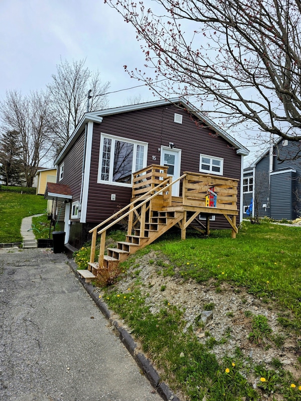 Charming 2-bedroom Bungalow In Awesome Corner Brook With Wifi, Ac - Newfoundland and Labrador