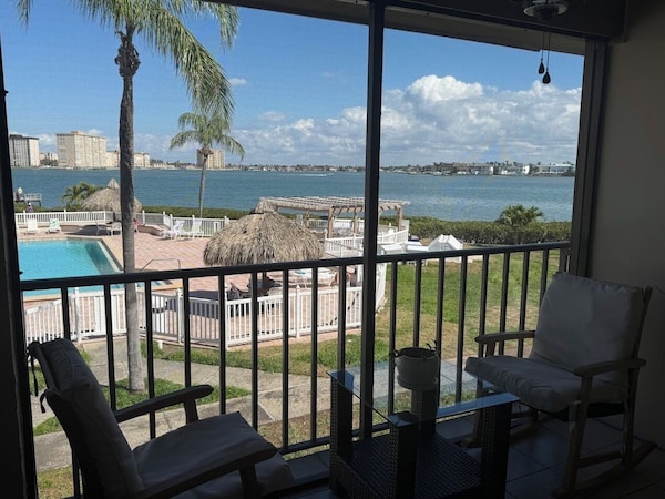 Serene Waterfront Condo,  2br/2ba ,  Bay Views + Balcony + Workspace - Saint Petersburg, FL