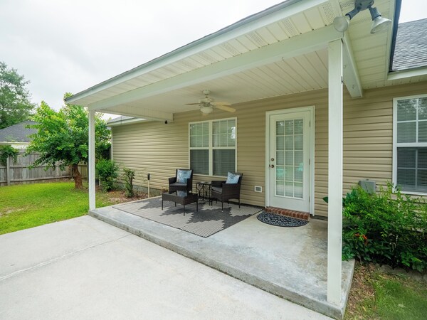 Upscale Game Room, Movie Theater, Arcade, Fire Pit, 4bd/2ba Home With Wifi - Valdosta, GA