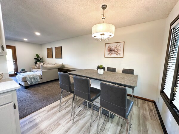 Charming 4-bedroom House With Wifi And Ac In Lovely Lincoln - Lincoln, NE