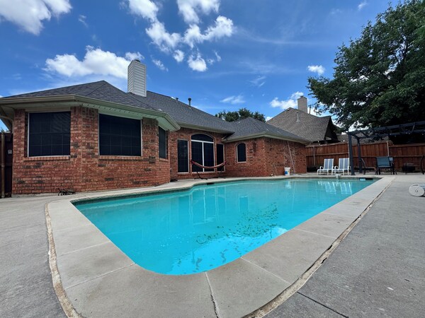 Cozy Retreat In Flower Mound With Game Room And Pool Near Legoland/sealife - 플라워 마운드