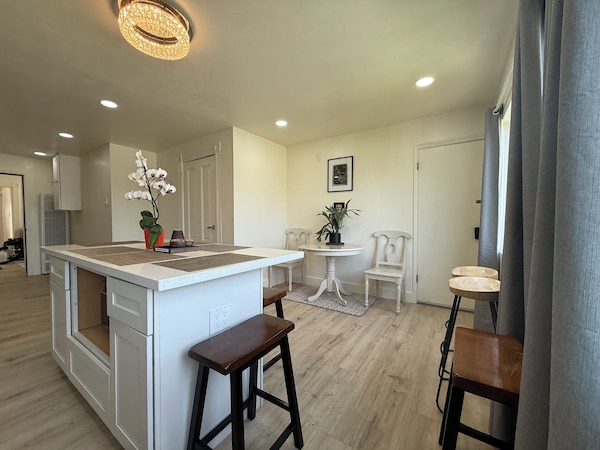 Spacious 3 Bedrooms,2 Baths With An Office In The Mission Near Castro - Tiburon, CA