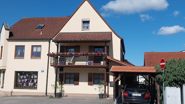 Großzügige Ferienwohnung (70 Qm) Mit Zwei Schlafzimmern In  Zentraler Lage - Kelheim