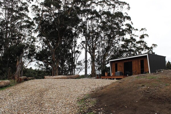 Possum Hollow Retreat, 100 Acres Of Natural Bush For You To Enjoy Solely - Mirboo North