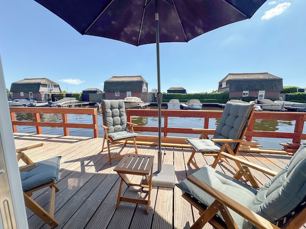 Chalet Moderne Au Bord De L'eau Avec Climatisation - 