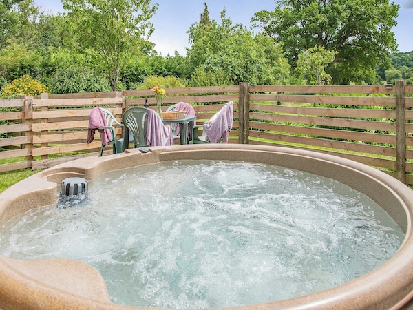 2 Bedroom Accommodation In Blandford Forum - Dorset