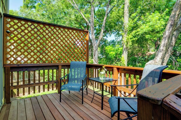 Shop, Dine & Unwind: Walkable Overland Park Home - Shawnee, KS