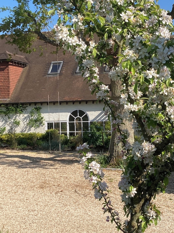 Rural Farm Stay- Apartment With Indoor Heated Swimming Pool, Terrace And Garden - Horsham, UK