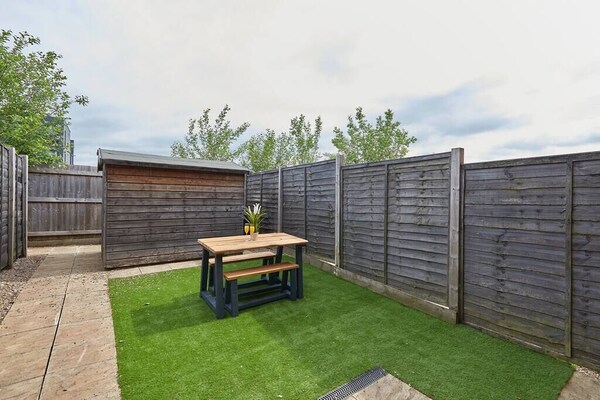 Derby City Base - 2 Bed Near Hospital, Driveway Parking, Garden - Mickleover - Derby