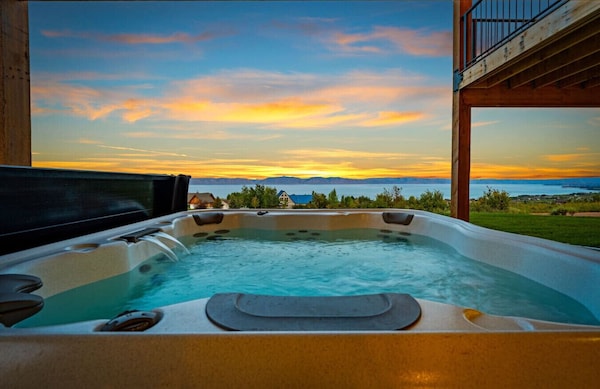 Lake Haven Lodge | Private Pickleball Court |Sleeps 40 | Spa | Views - Bear Lake