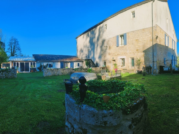 Charming 2-person Studio. Access To Swimming Pool, Pets Allowed Under Certain Conditions. - Bazas