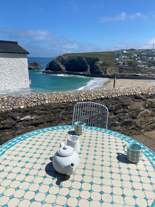 Airy Seaside Apartment Overlooking Beach - Ideal For Exploring West Cornwall - Pool